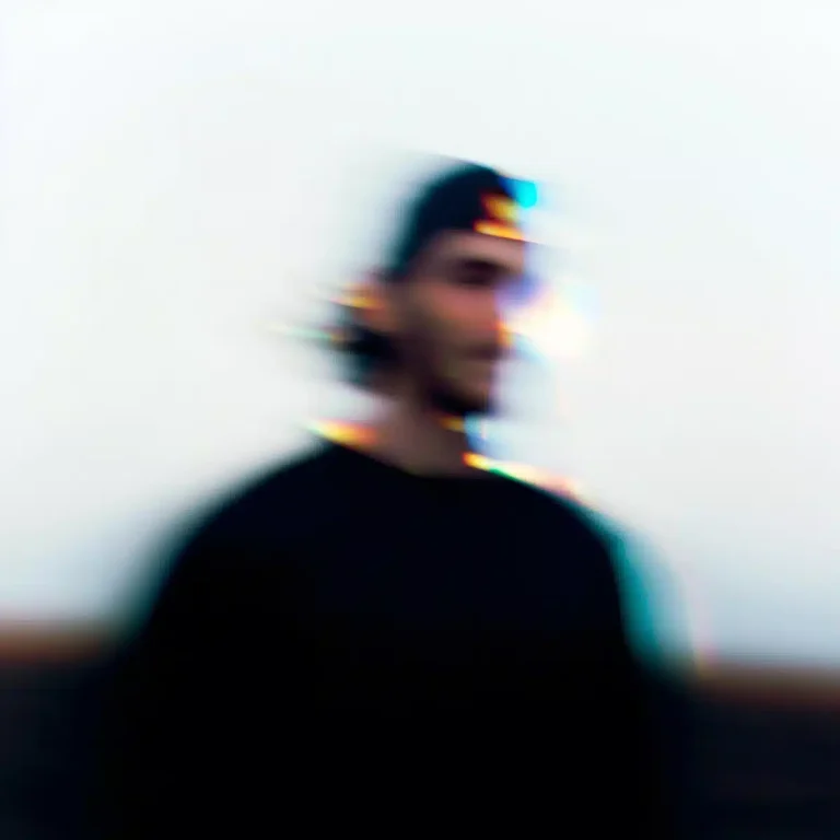 Motion Blur Male Headshot Image Prompt - SrefHunt